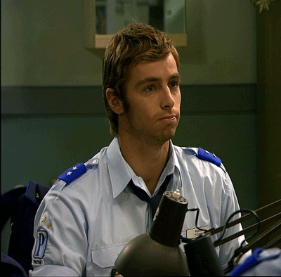 Gif De Saludo Incómodo