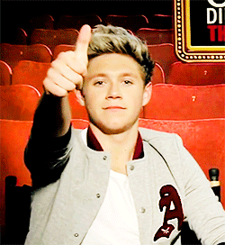 Niall Horan Gif Che Ridono Niall Horan With No Shirt GIFs | Tenor