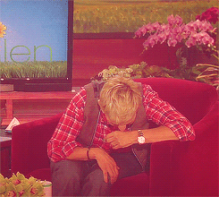 Ellen degeneres laughing laugh GIF on GIFER - by Samugar