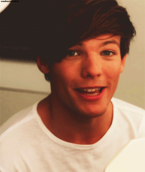 Louis tomlinson louis tomlinson GIF on GIFER - by Dir