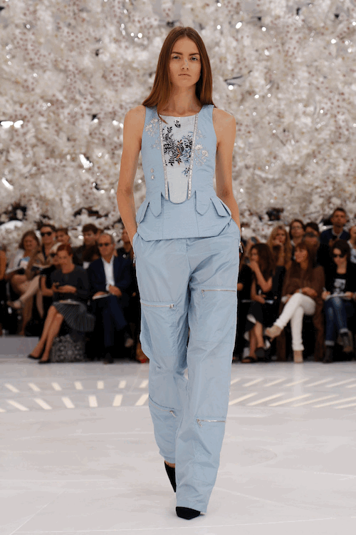 Art model runway GIF on GIFER - by Nilace