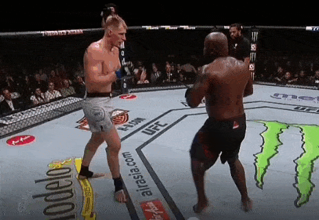 Okay guys quick recap of the CRAZIEST moment of tonights fights ...