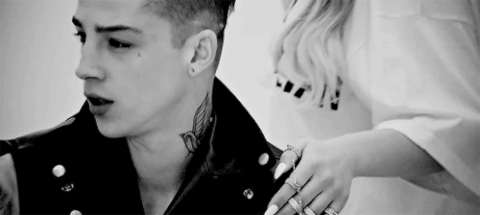 Music music video pop GIF on GIFER - by Grobei