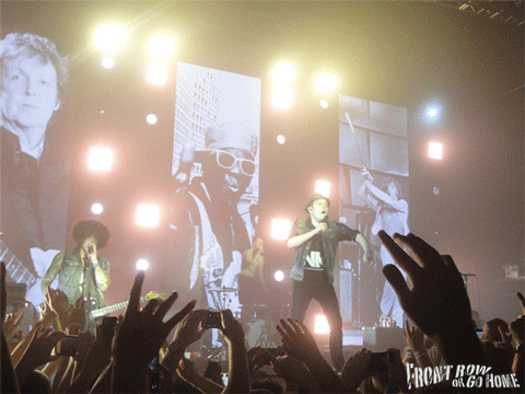 Music singing concert GIF on GIFER - by Nikonris