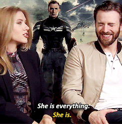 Scarlett johansson lari GIF on GIFER - by Tozuru