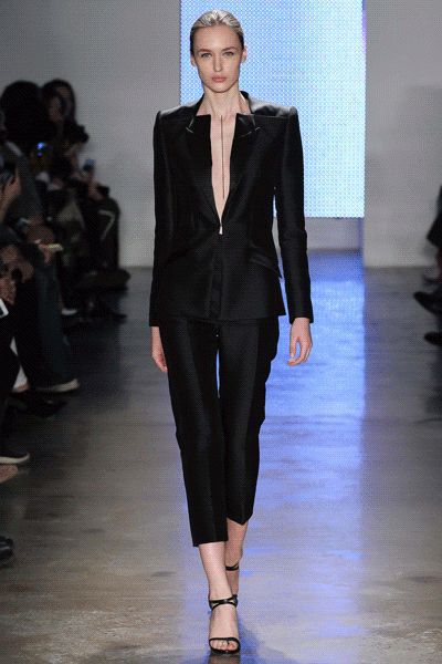 GIF fashion runway catwalk - animated GIF on GIFER - by Tygranaya
