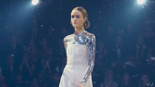 GIF runway - animated GIF on GIFER - by Shaktitilar