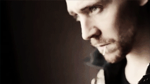 Tom Hiddleston 1883 Gif