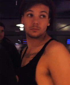 Louis Tomlinson Biceps