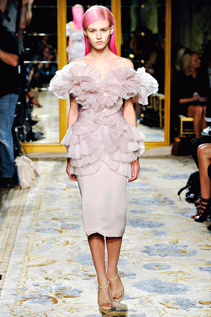 Fashion pink nyfw GIF - Find on GIFER