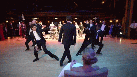 GIF performing - animated GIF on GIFER