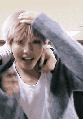 Taehyung army GIF - Find on GIFER