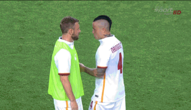 Fc barcelona totti asroma GIF - Find on GIFER
