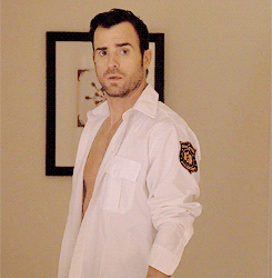 Justin theroux kevin garvey celebrity GIF - Find on GIFER