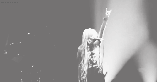 Taylor momsen rock the pretty reckless GIF - Find on GIFER
