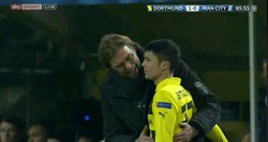 Hug debut klopp GIF - Find on GIFER
