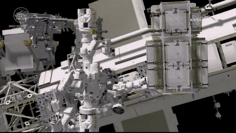 Spacestation spacewalk space GIF - Find on GIFER