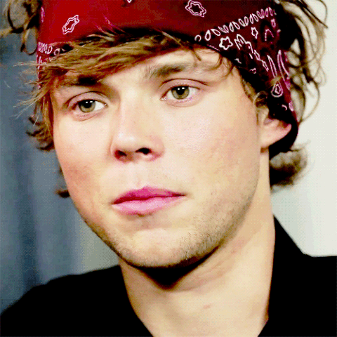 Ashton GIF - Find on GIFER