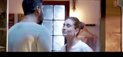 Kareena kapoor arjun kapoor bollywood GIF - Find on GIFER