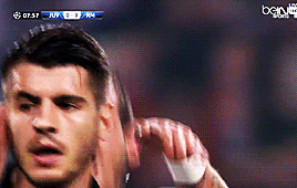 Arturo vidal alvaro morata celebracion GIF - Encontrar en GIFER