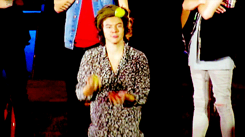 Gif Triste De Harry Styles Actual Buckelt — A List Of Gifs Of Harry