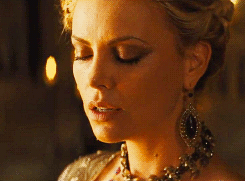 Thequeen GIF - Find on GIFER