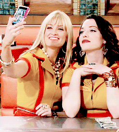 Gif Di Beth Behrs