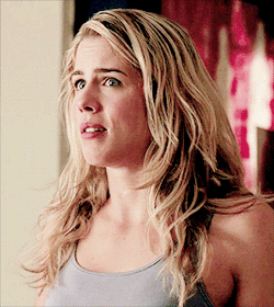 GIF felicity smoak - animated GIF on GIFER