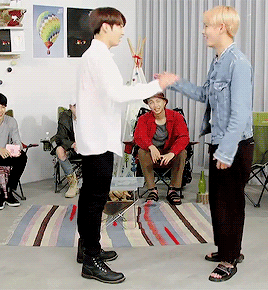 Livestream GIF - Find on GIFER