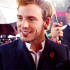 Sam claflin GIF - Find on GIFER