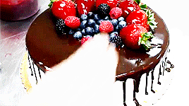 Cakes food GIF - Find on GIFER