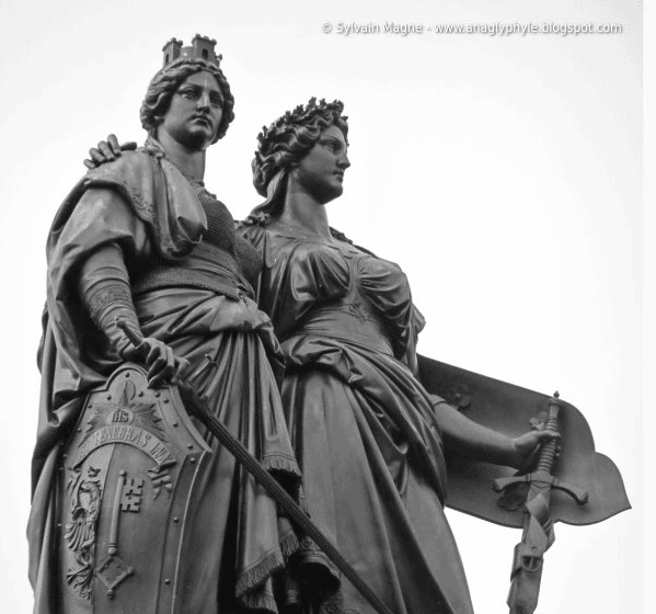 Statue GIF - Find on GIFER