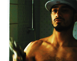 Riz ahmed GIF - Encontrar em GIFER