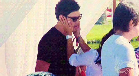 GIF monchele - animated GIF on GIFER