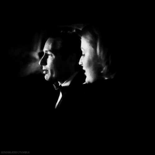 Mulder and scully GIF - Find on GIFER