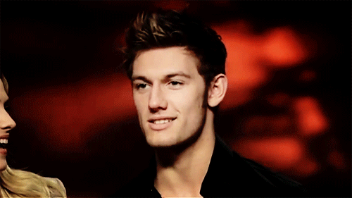 Thread women GIF - Find on GIFER