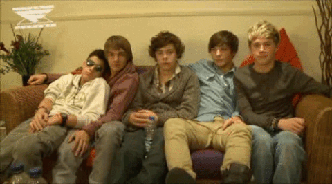 Chilling GIF - Find on GIFER