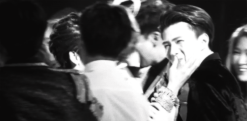 GIF sehun - animated GIF on GIFER