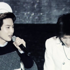 GIF suho - animated GIF on GIFER