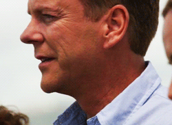 Kiefer sutherland GIF - Find on GIFER