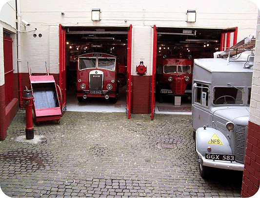 Museum GIF - Find on GIFER