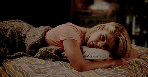 Felicity smoak GIF - Find on GIFER
