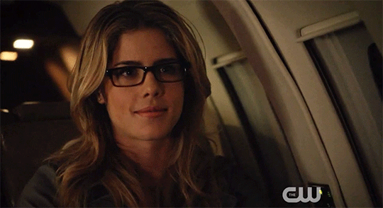 Felicity smoak GIF - Find on GIFER
