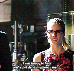 Felicity smoak GIF - Find on GIFER
