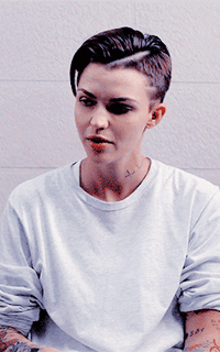 GIF ruby rose female 200x320 - animated GIF on GIFER