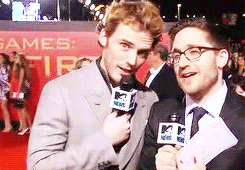 Love awkward jenna GIF - Find on GIFER