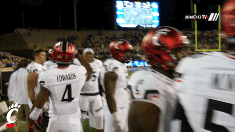 GIF zach edwards finger wag cincinnati - GIF animado en GIFER