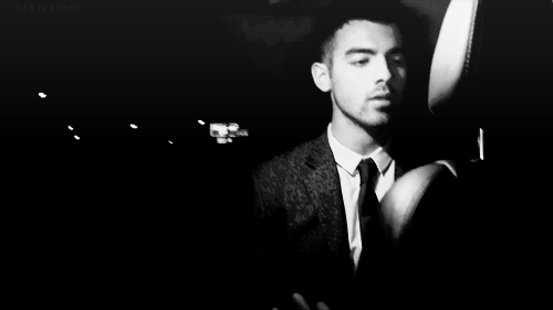 Joe jonas GIF - Find on GIFER