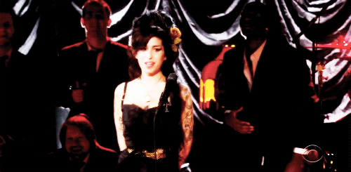 Amy winehouse GIF - Find on GIFER