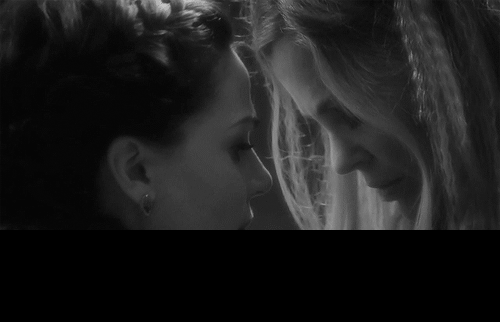 Queen GIF - Find on GIFER